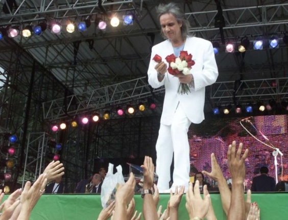 Fotos: Confira momentos da carreira e vida pessoal de Roberto Carlos ...